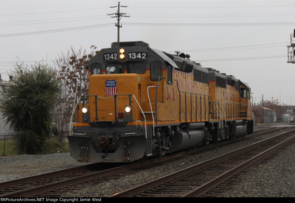 Union Pacific GP40-2s in Stockton
